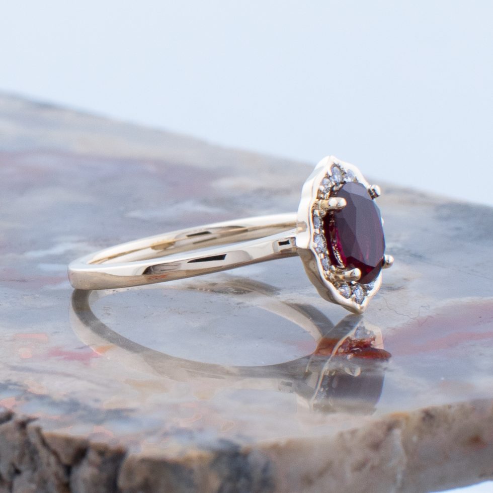 Vintage Oval Lab-Grown Ruby Ring - Teneff Jewelry