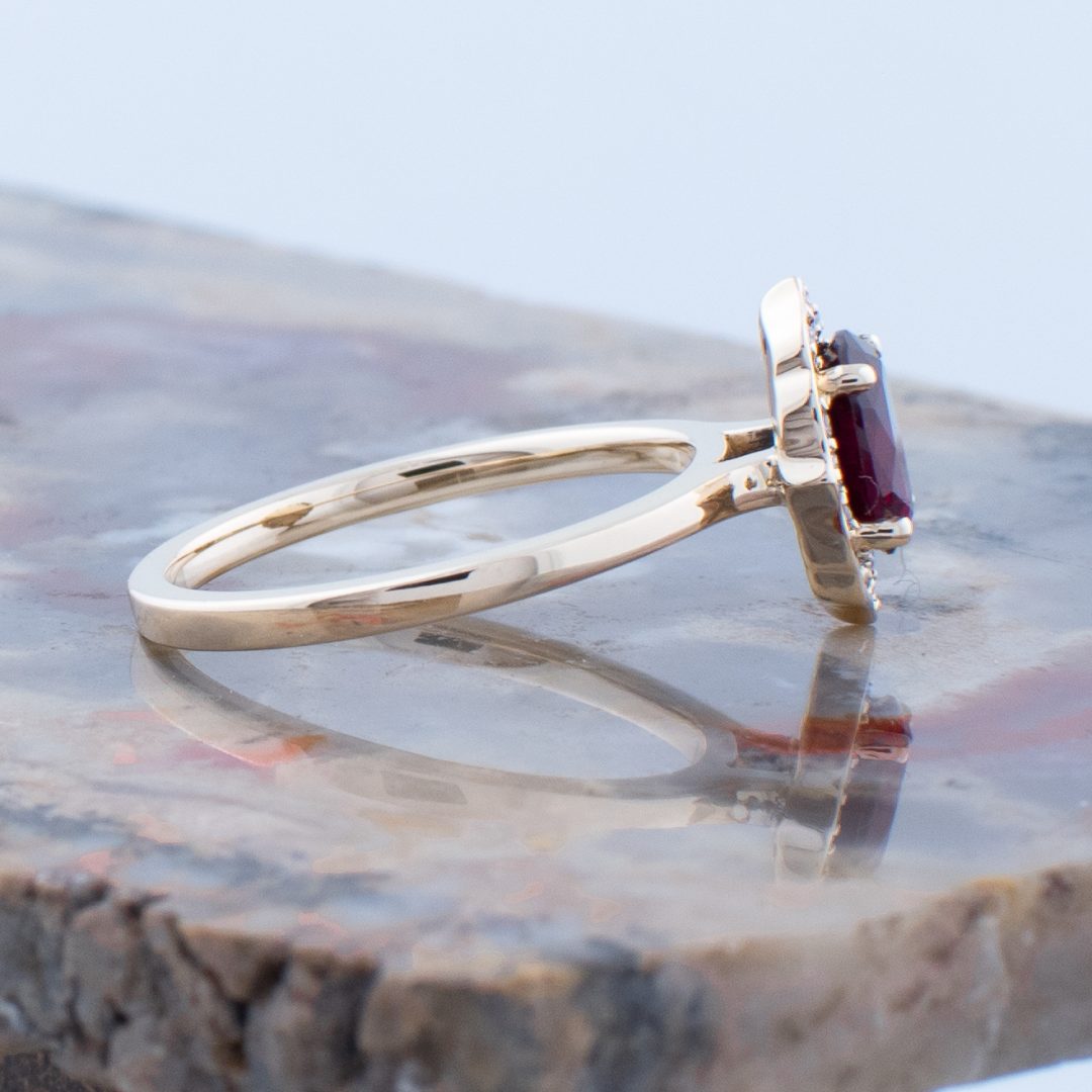 Vintage Oval Lab-Grown Ruby Ring - Teneff Jewelry