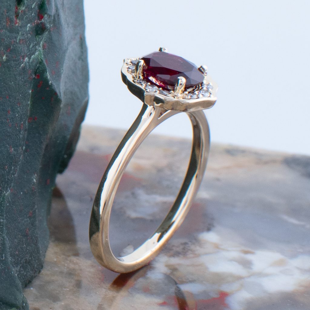 Vintage Oval Lab-Grown Ruby Ring - Teneff Jewelry